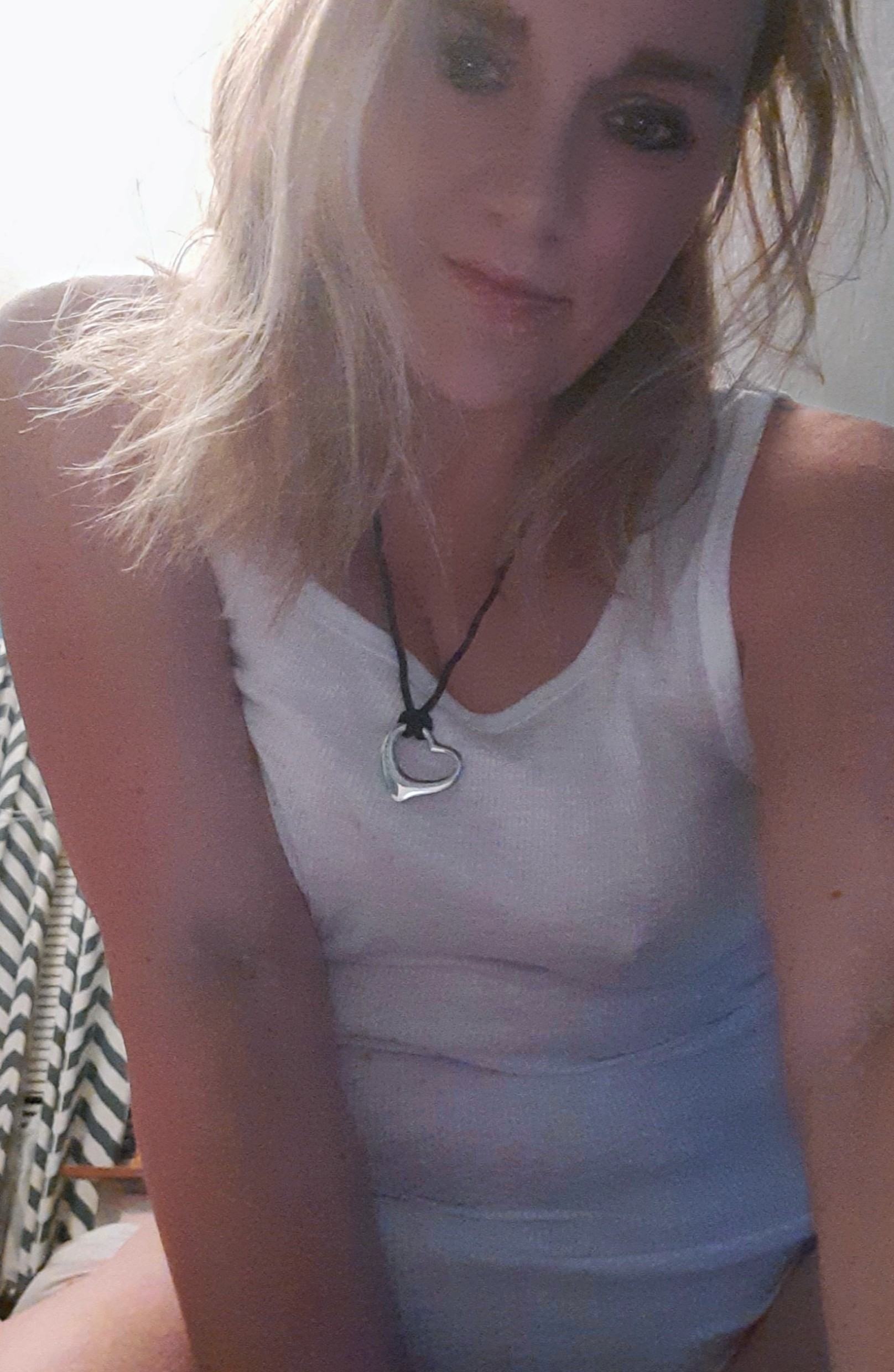 Bright lights, no bra. | Scrolller