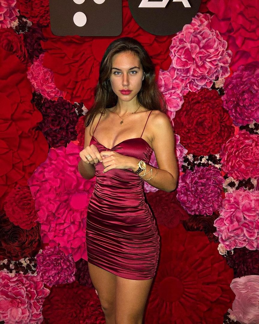 @britmanuela | Scrolller