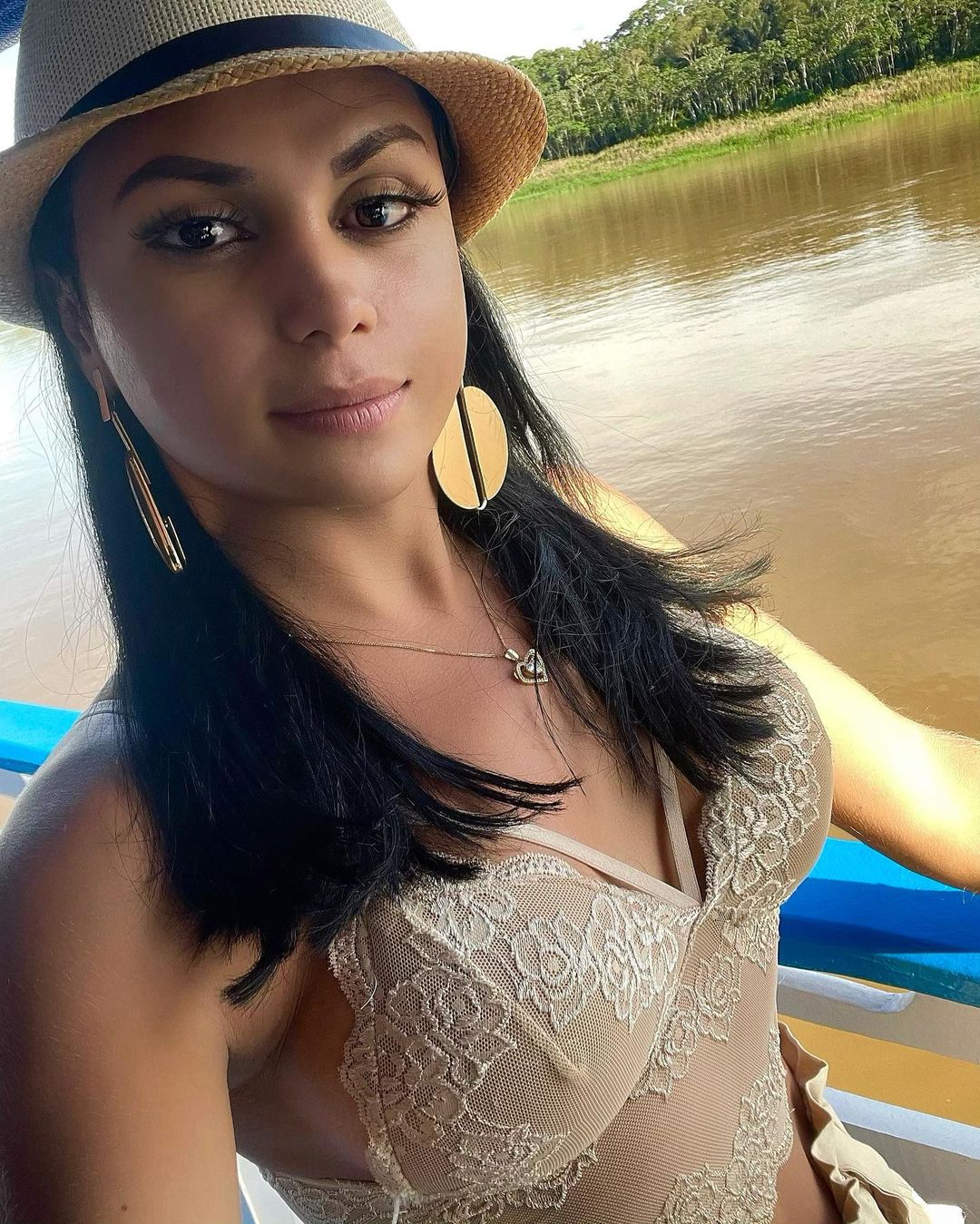 Bruna Butterfly, 🍃 | Scrolller