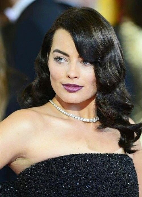 Brunette Margot Robbie is just something else | Scrolller