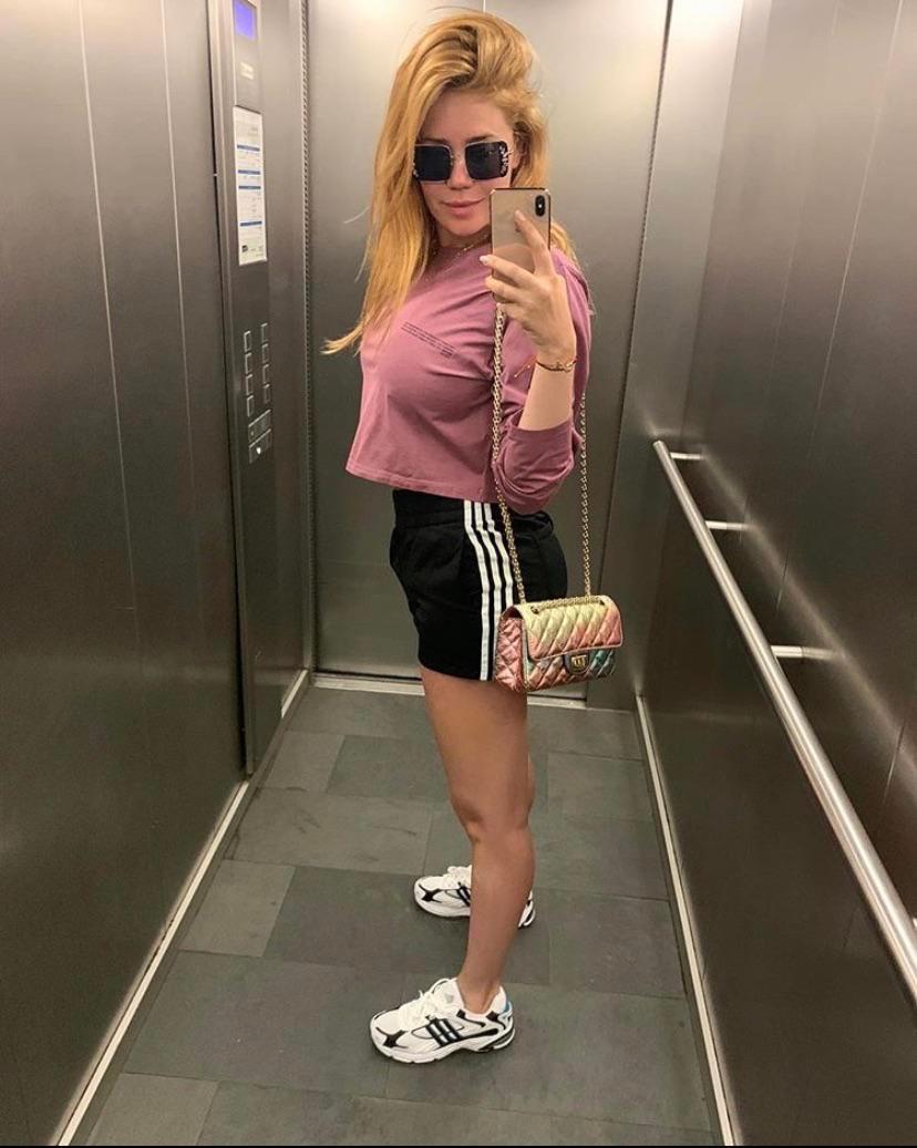 Brust raus, arsch raus, danke | Scrolller