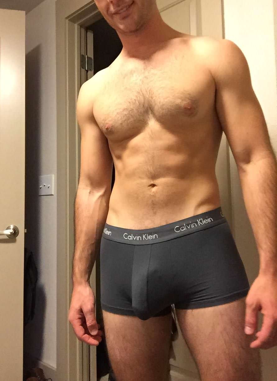 Bulge so hard | Scrolller