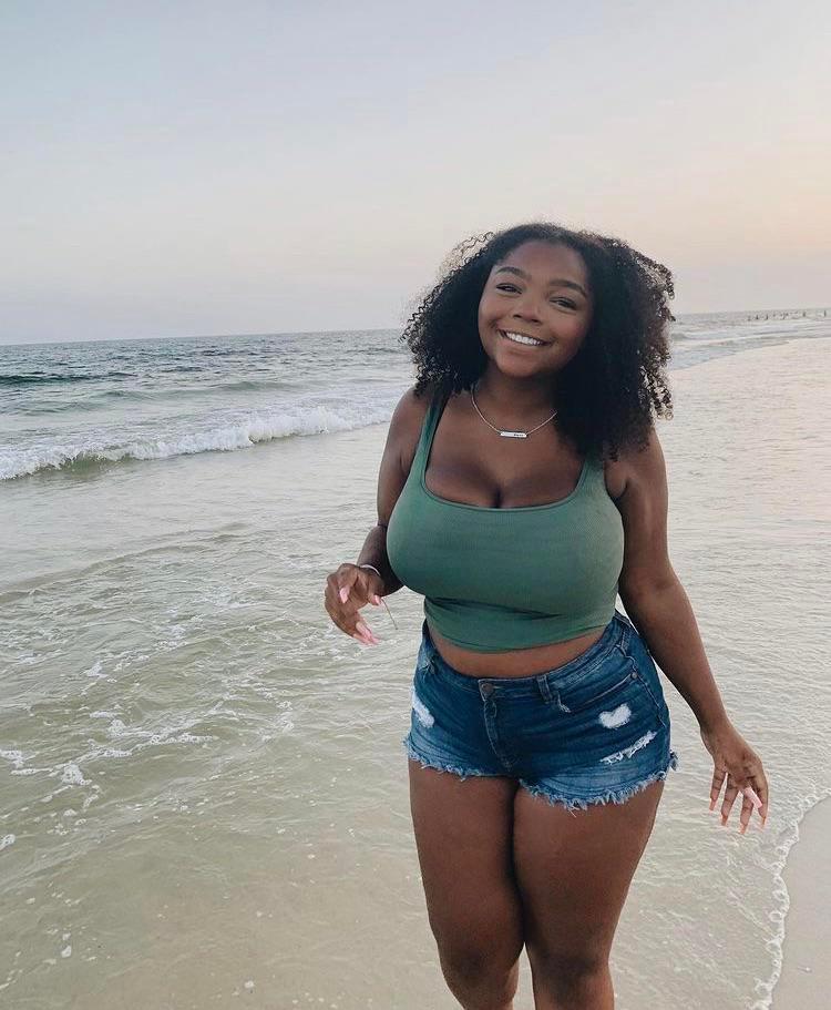 Busty 18 year old | Scrolller