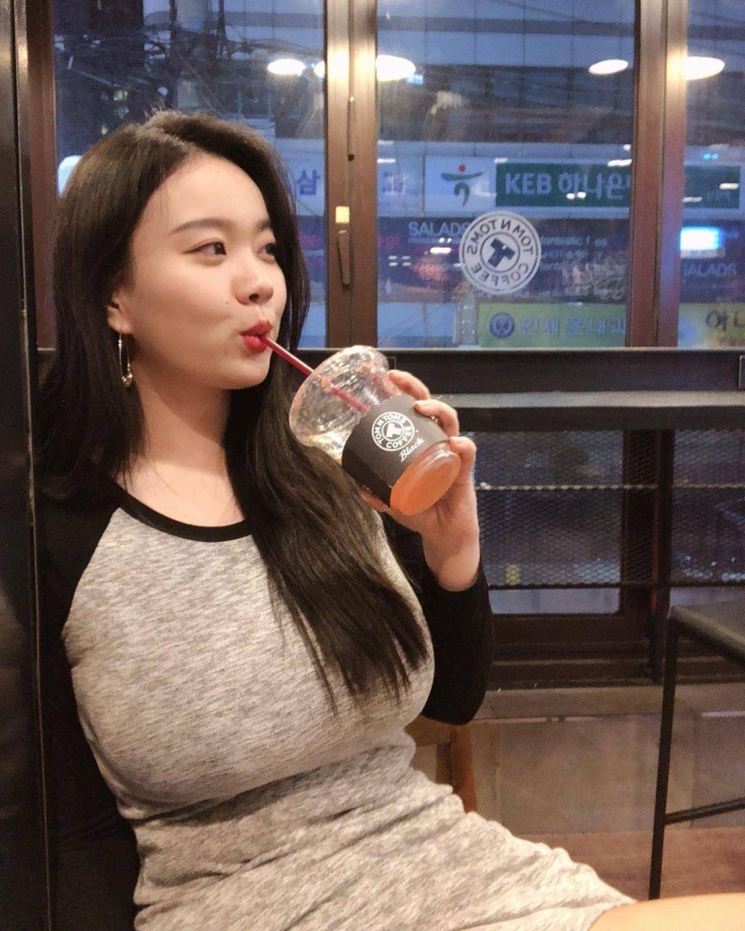 Cafe break | Scrolller