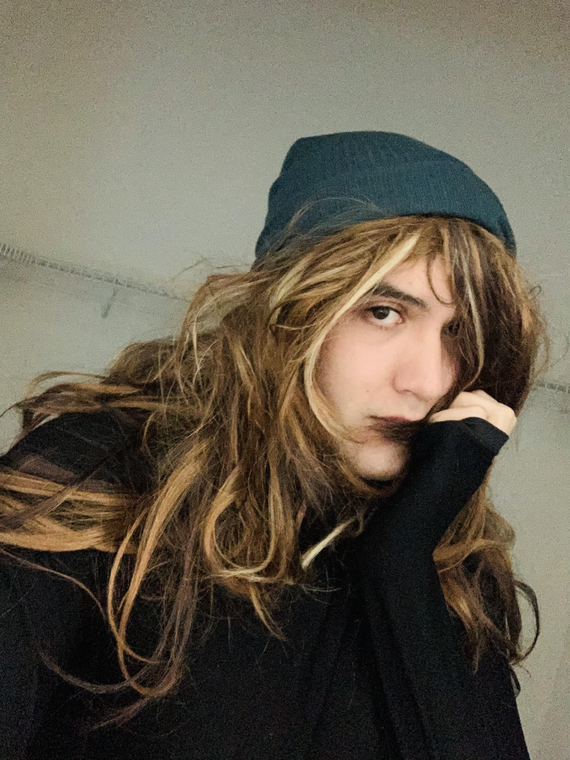 Selfie 🤳 Scrolller
