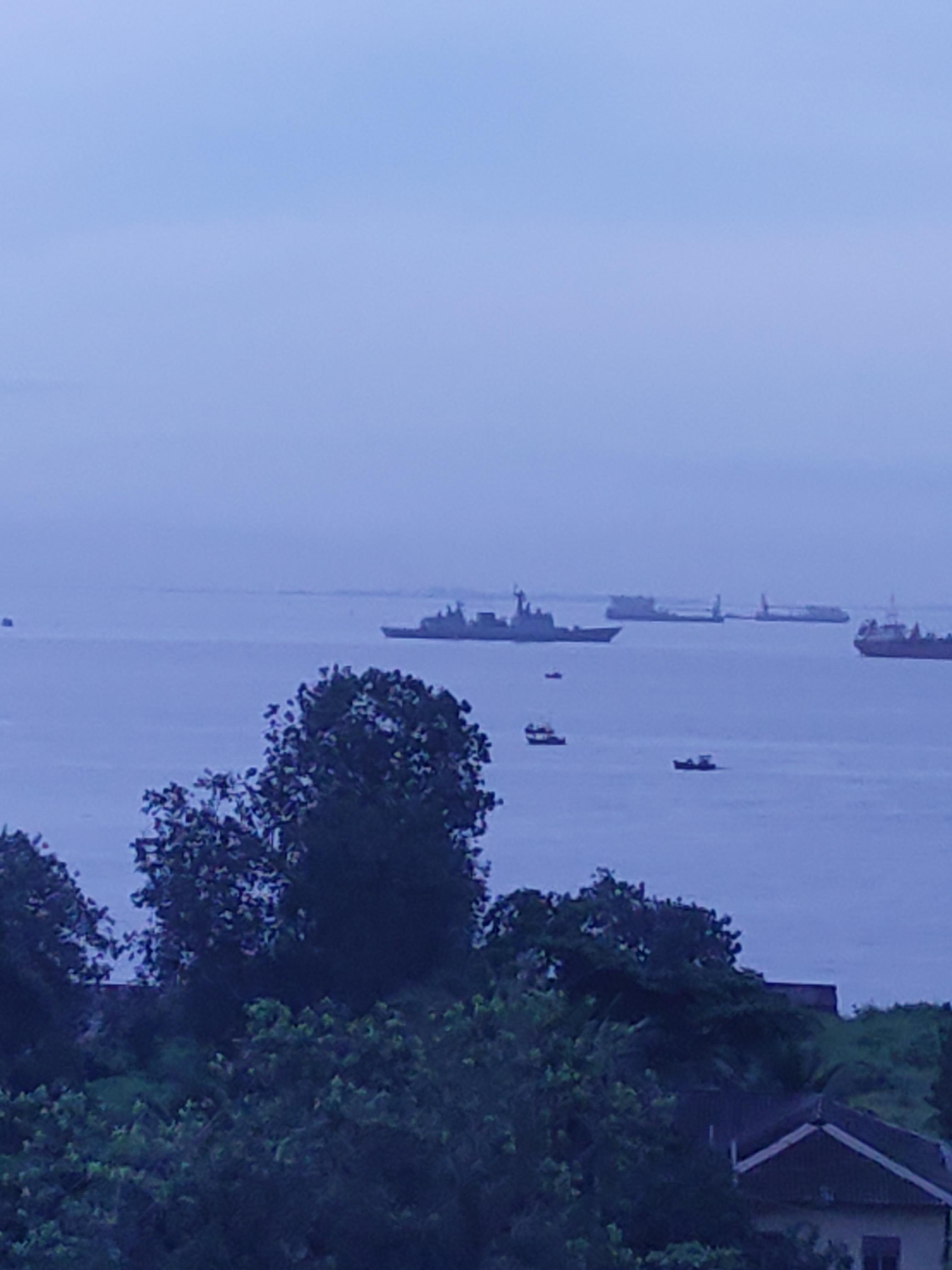 Can anyone help me identify this vessel? Can't seem to recognise it. | Scrolller