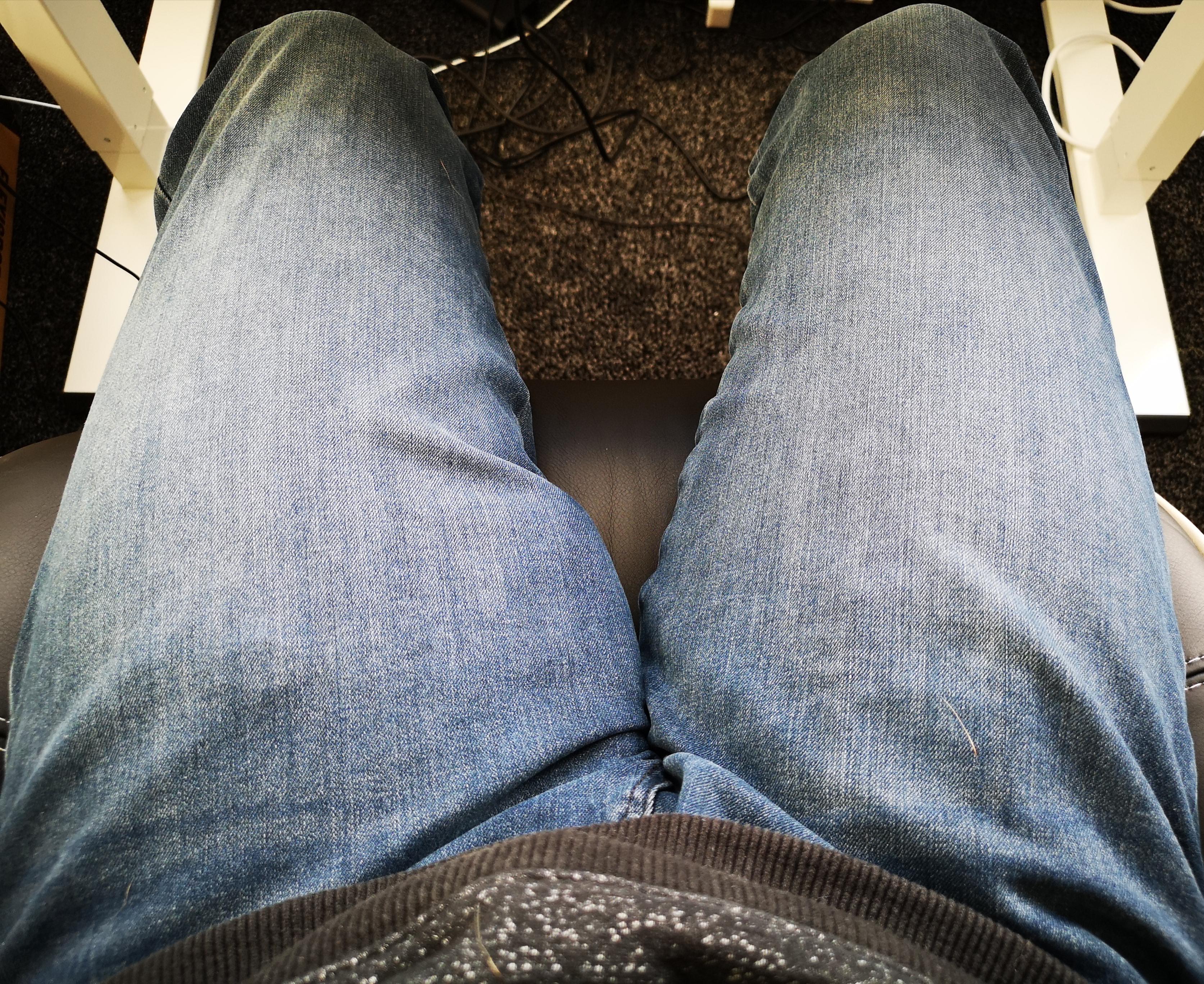 Can you tell I'm going commando? | Scrolller