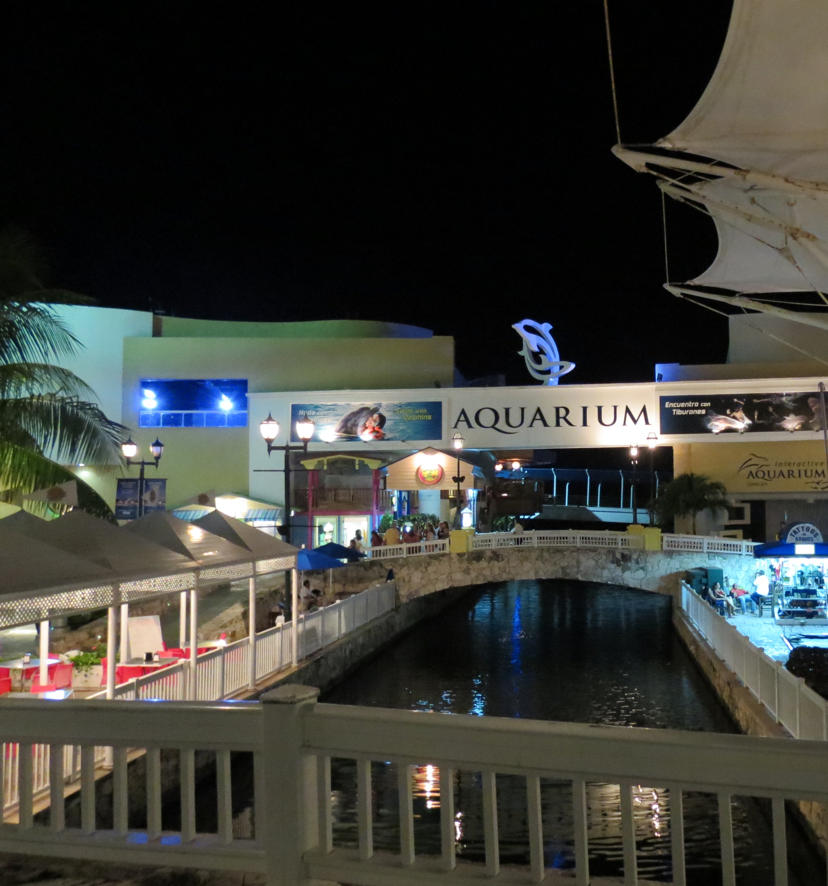 Cancun at night | Scrolller