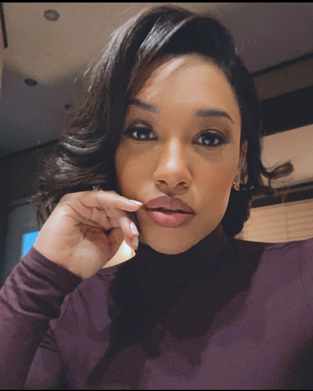 Candice Patton | Scrolller