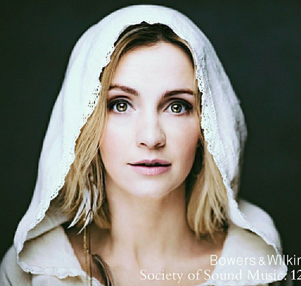 Cara Dillon | Scrolller