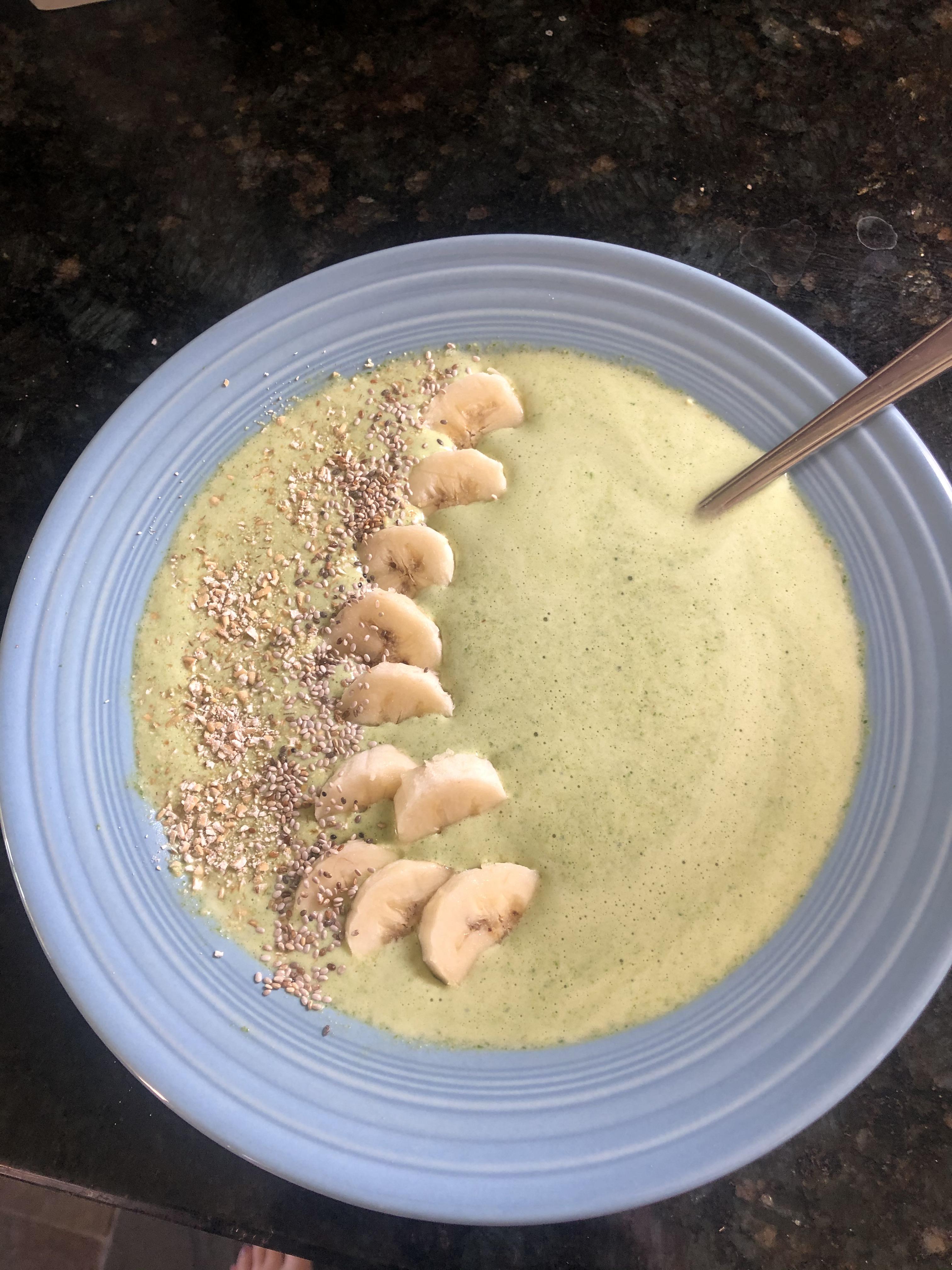 Caramel banana smoothie bowl! | Scrolller