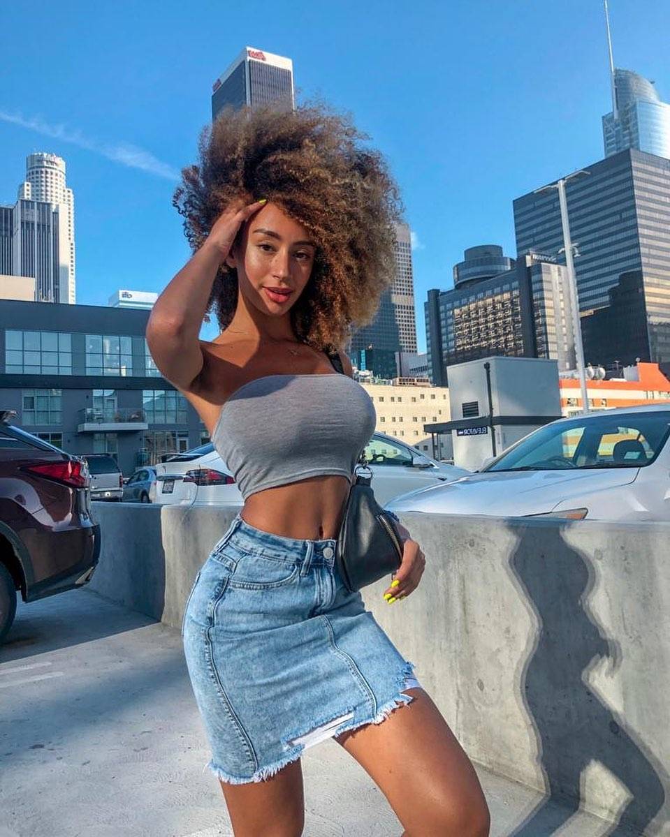 Caro Vie | Scrolller