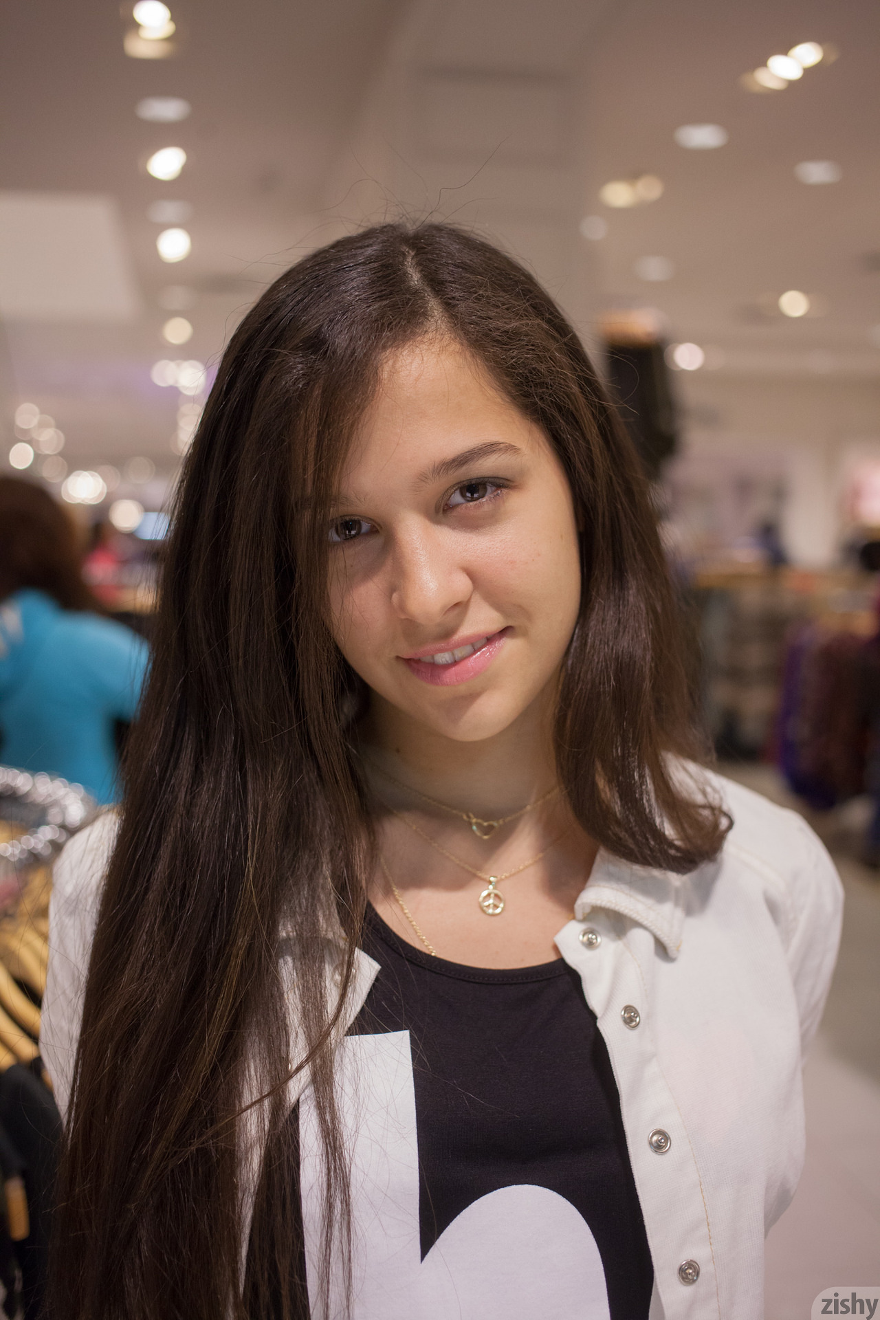 Caroline Ray | Scrolller