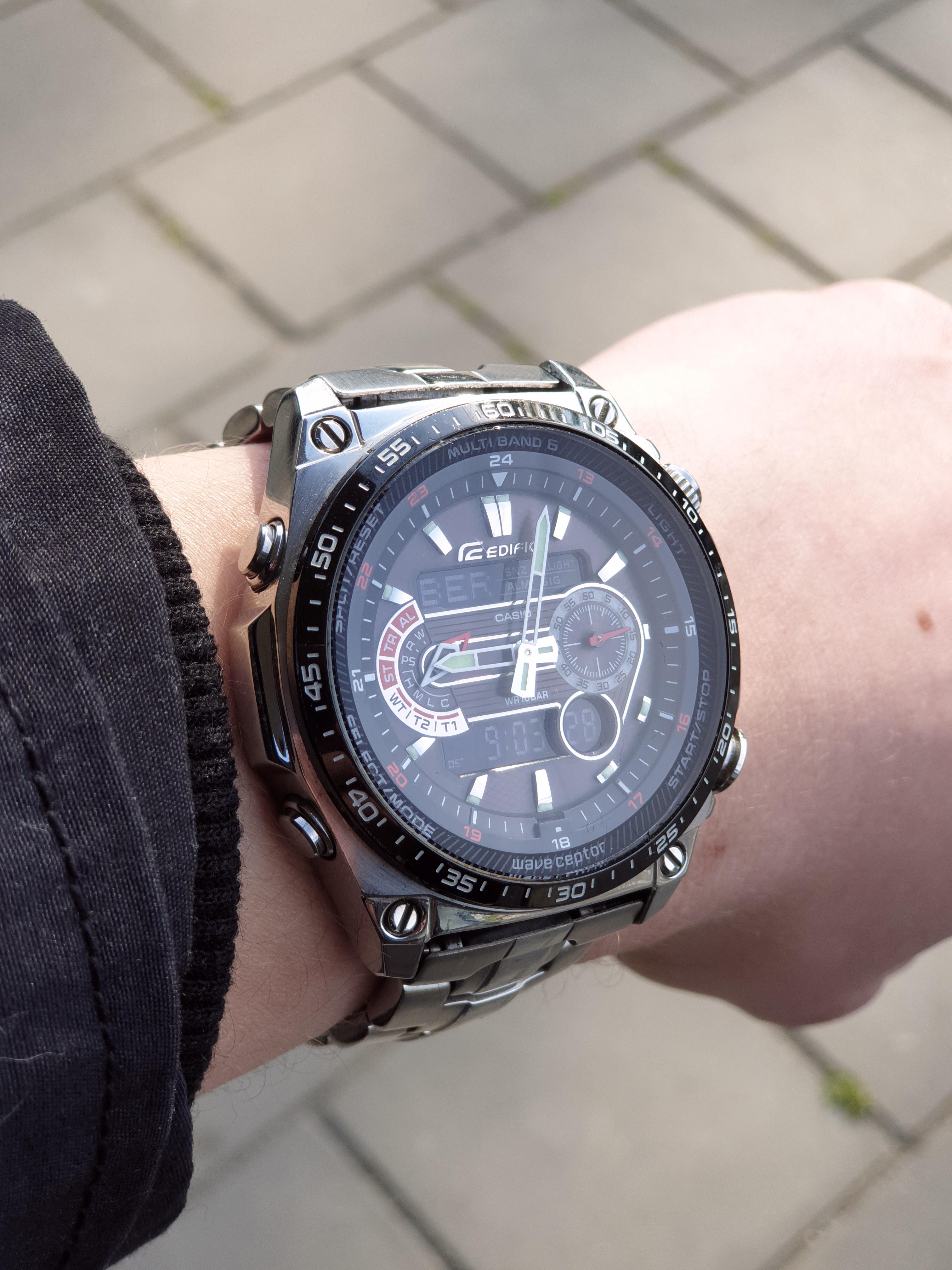 Casio edifice, this watch has it all! A real machine, solar, wave ceptor, alarms and looks ...