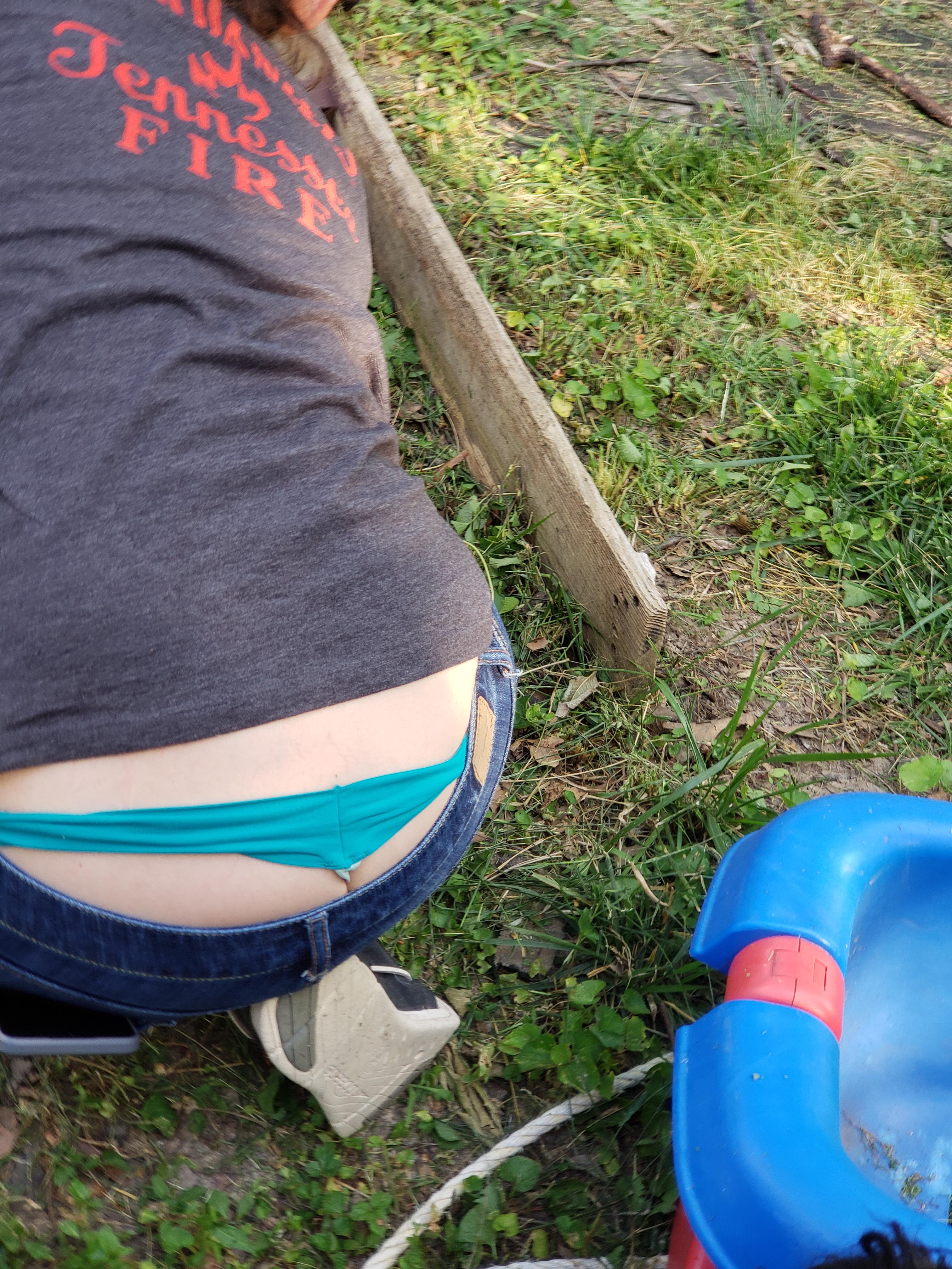 Caught hard at work in the yard. | Scrolller