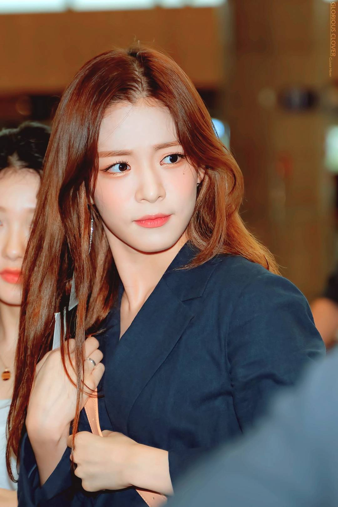 Chaeyoung judging | Scrolller