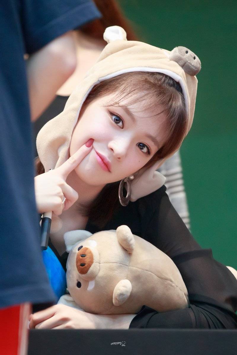 Chaeyoung poke | Scrolller