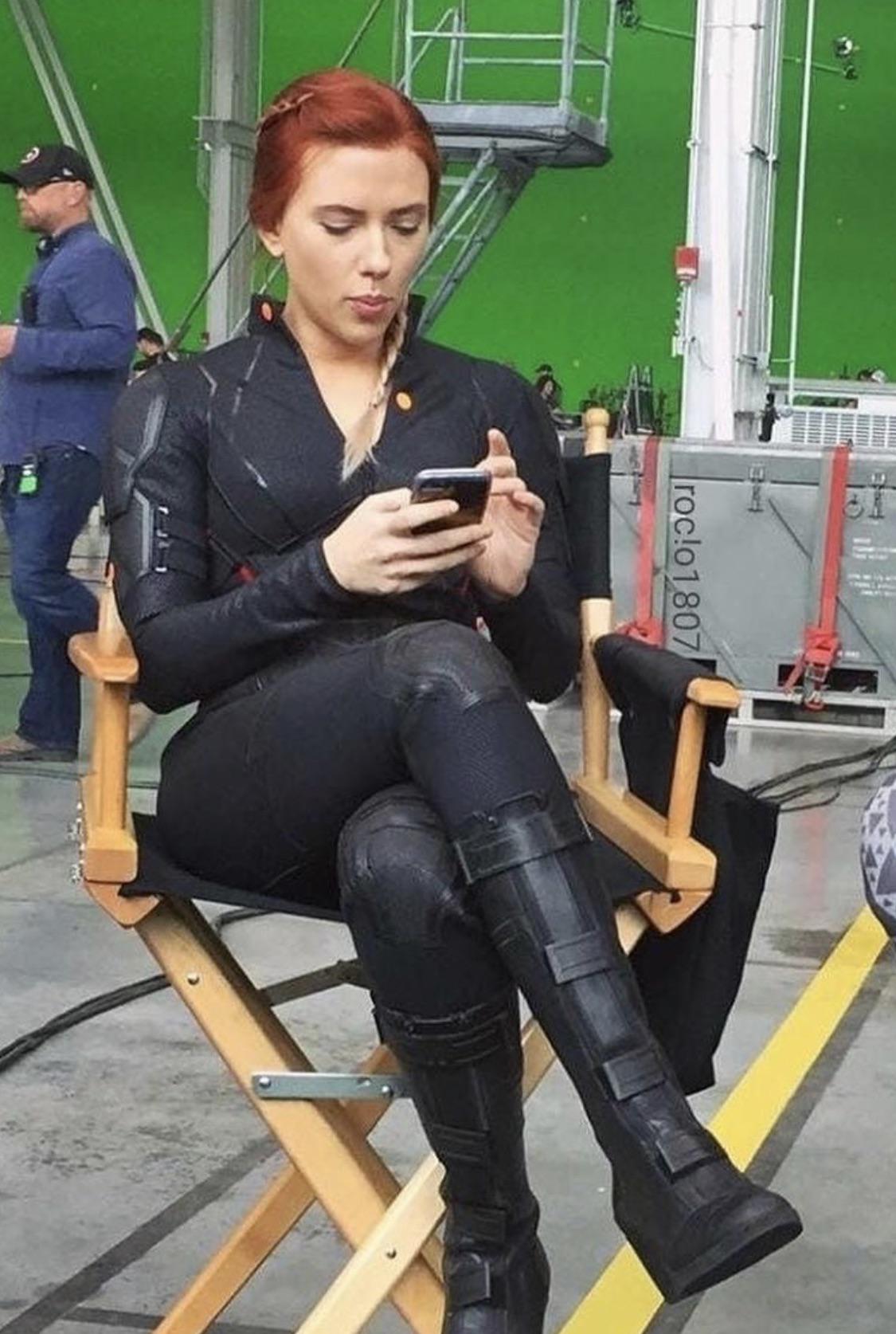 Checking her emails | Scrolller