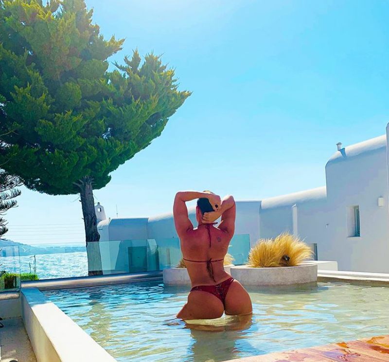 Cheeky swim | Scrolller