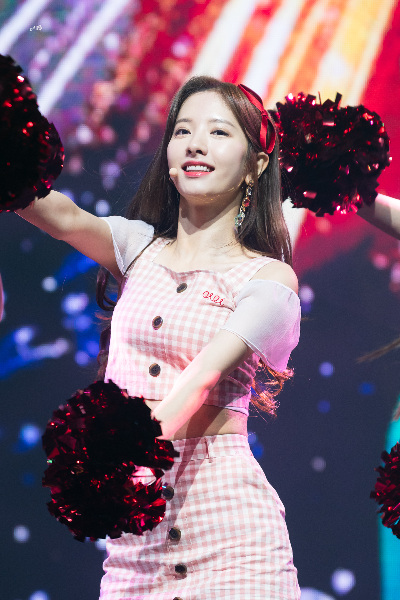 Cheerleader Bona | Scrolller