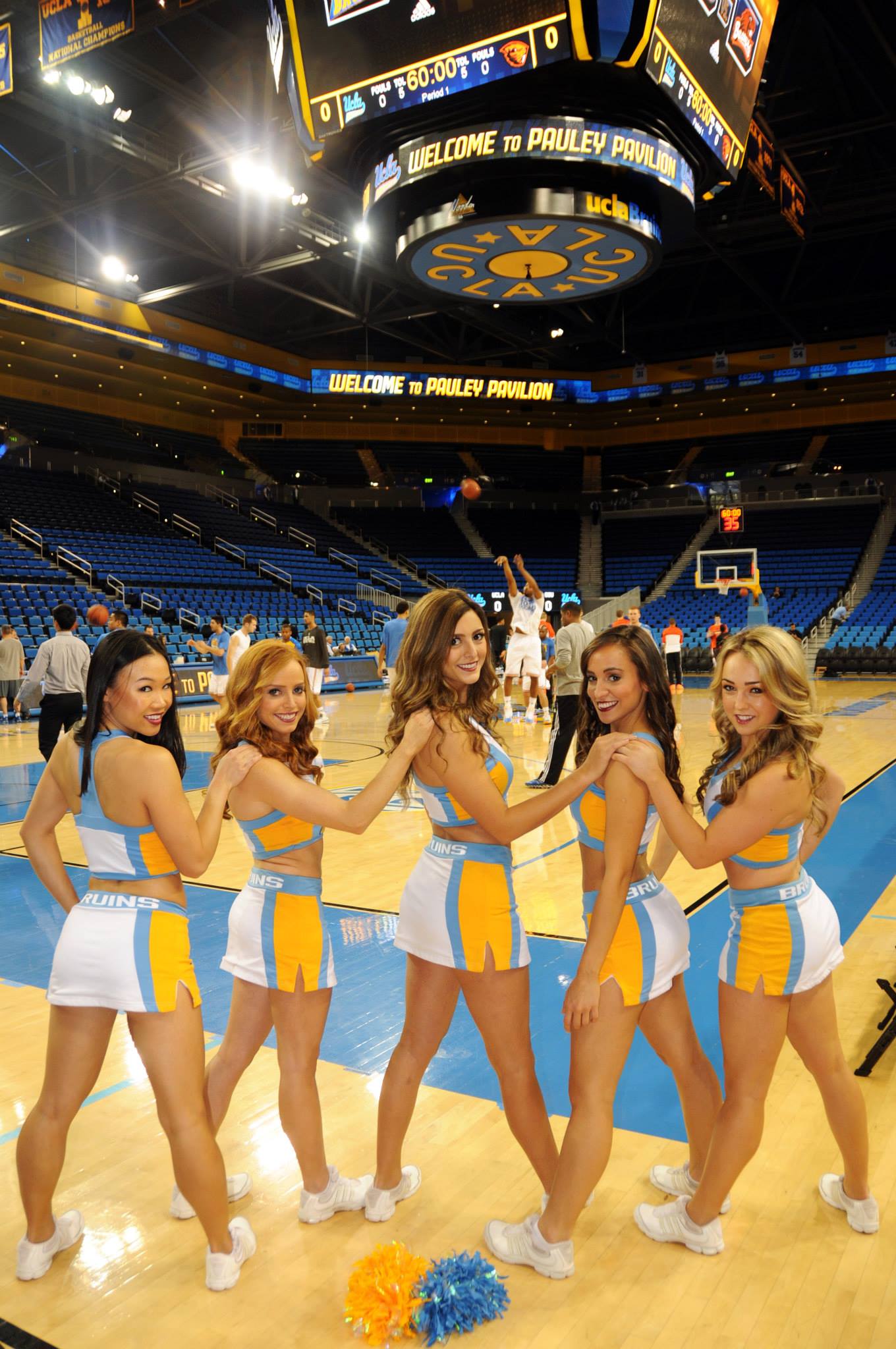 UCLA Cheerleaders | Scrolller