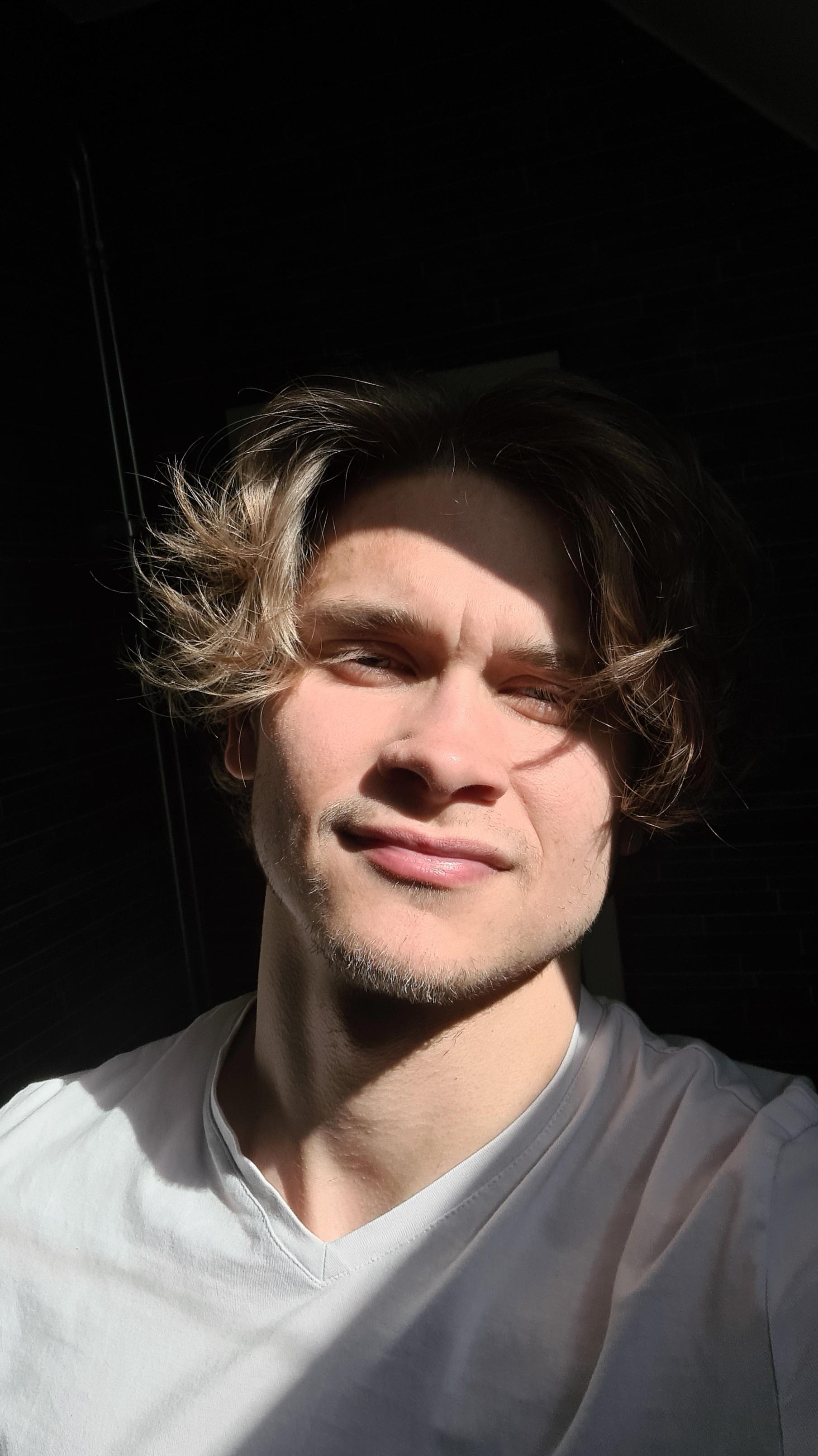 Cheers to another Friday 🍻 Enjoy it! (M25) | Scrolller