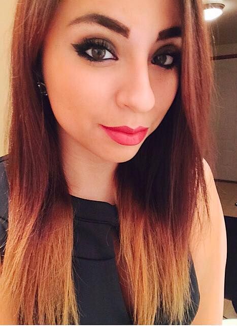 Cherry red lips | Scrolller