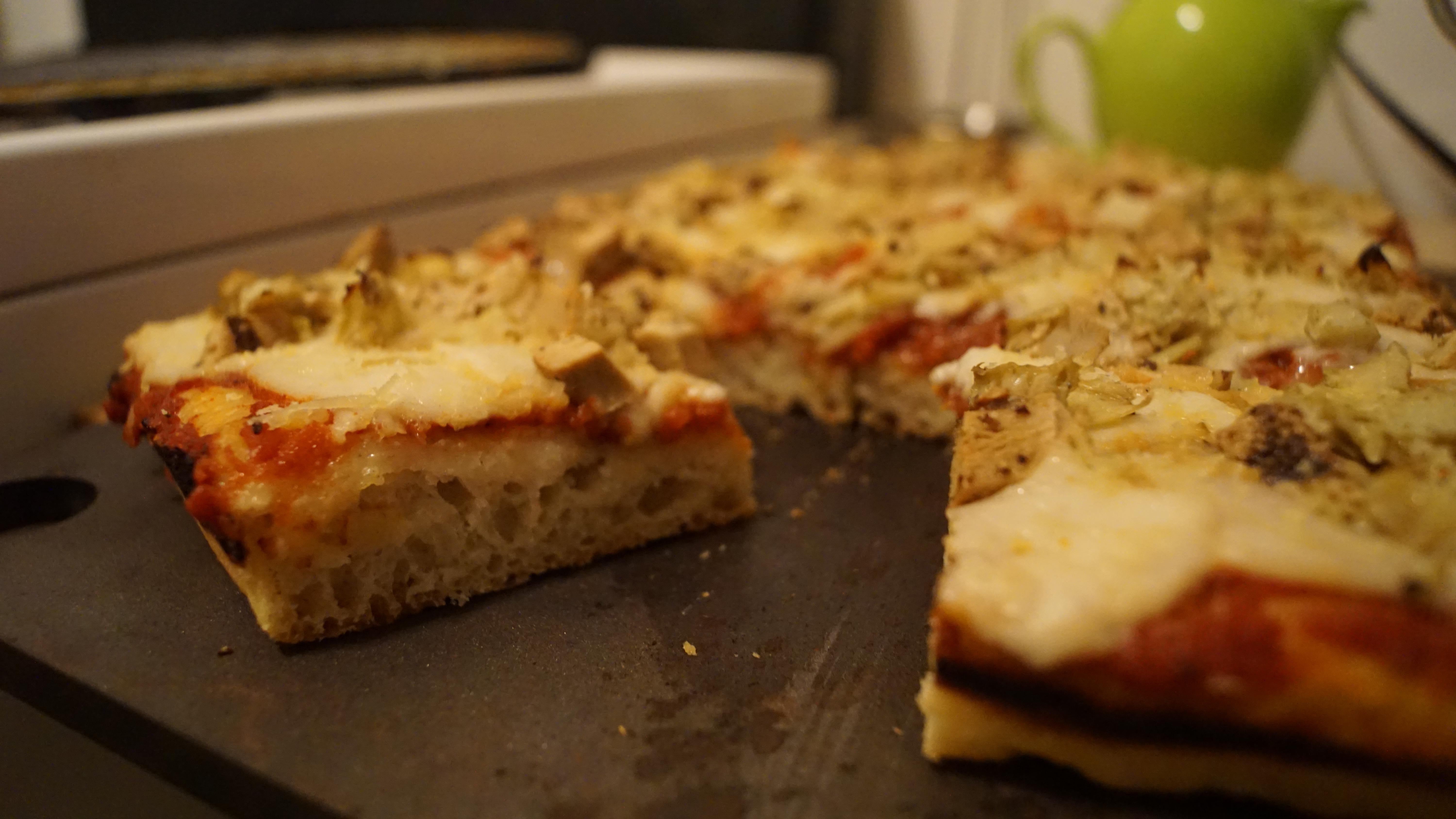 Chik'n and artichoke pan pizza! | Scrolller