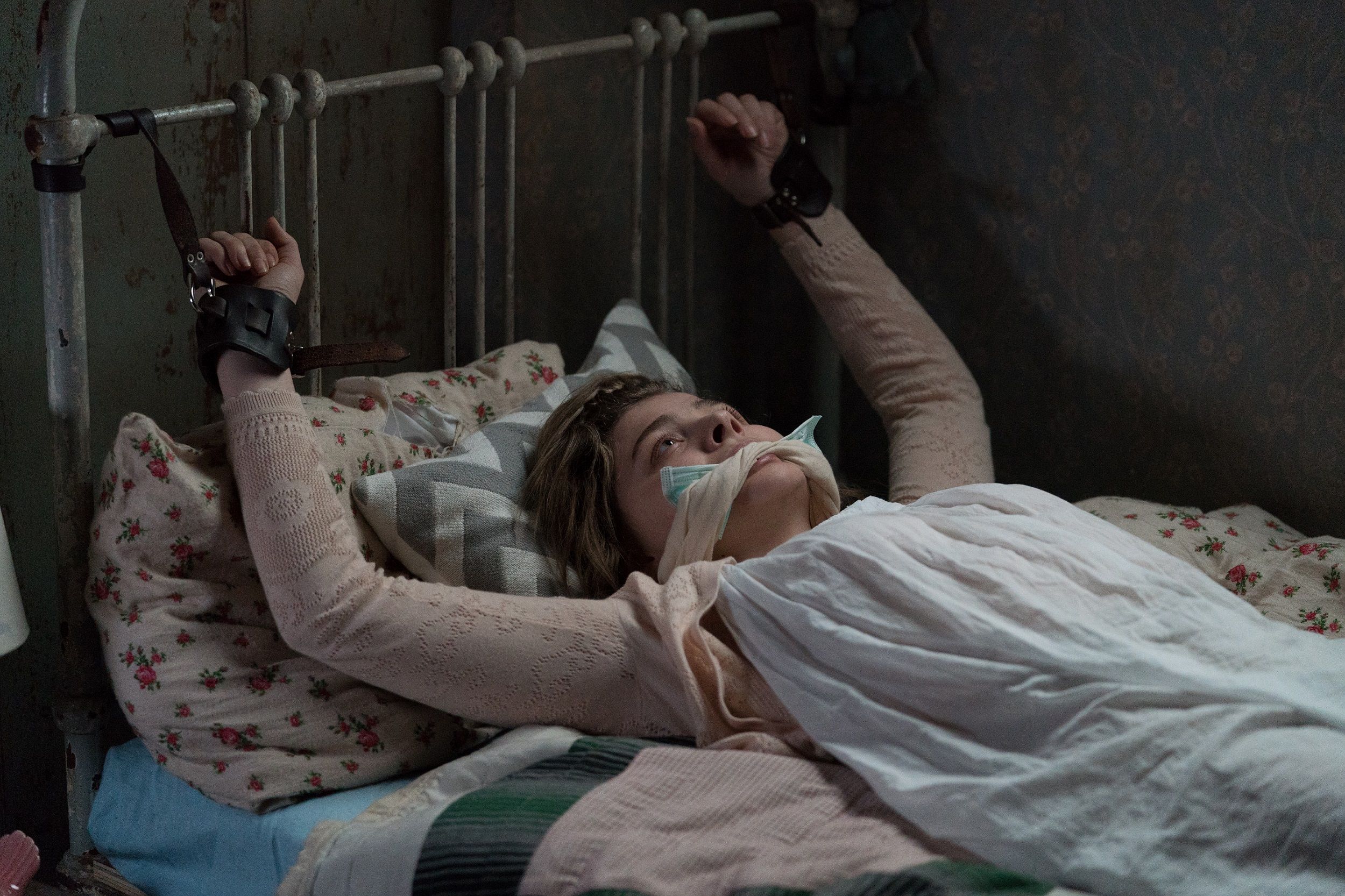 Chloe Moretz gagged and cuffed in Greta | Scrolller