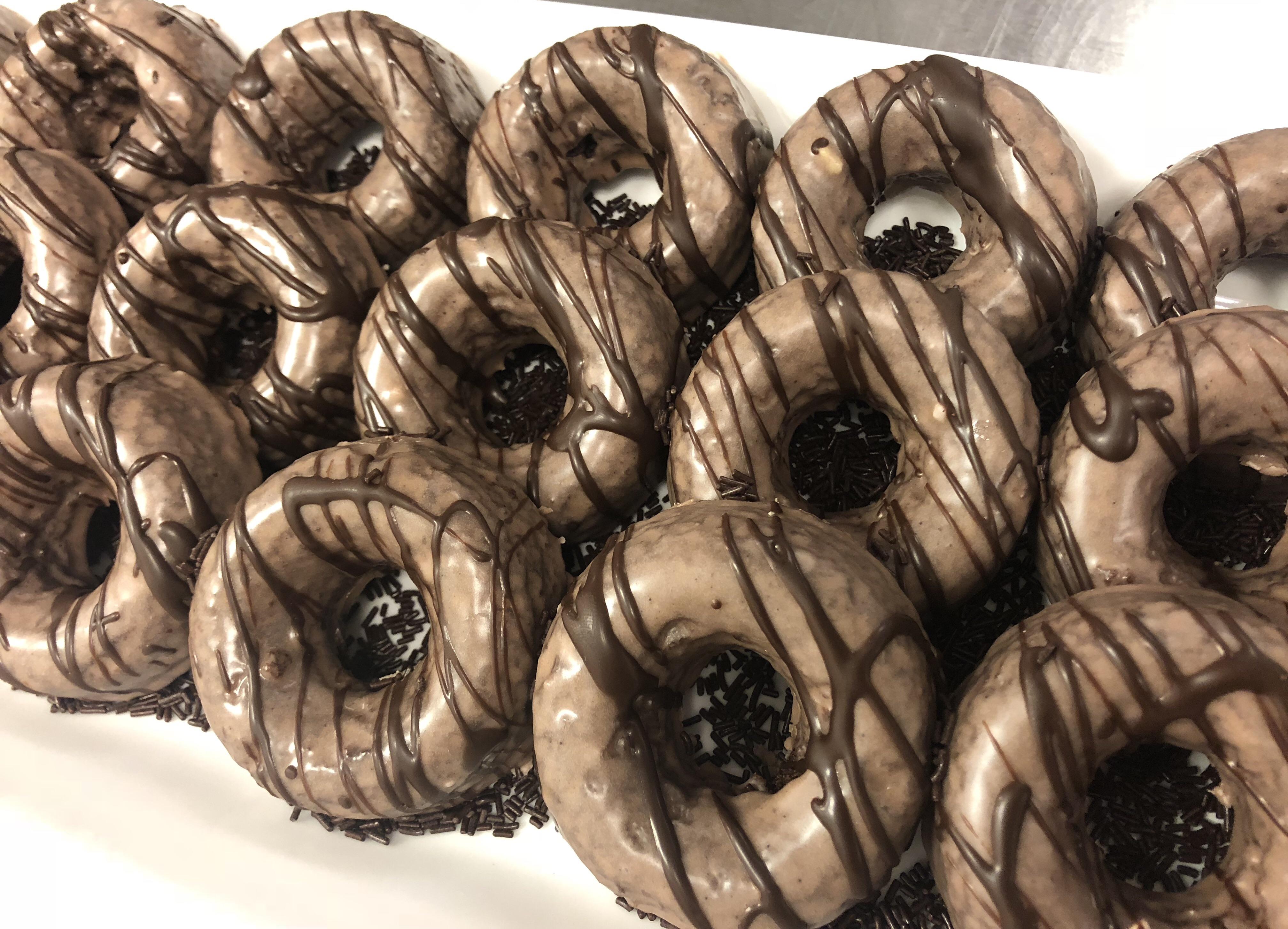 🍩 Chocolate Cake Donuts 🍩 | Scrolller