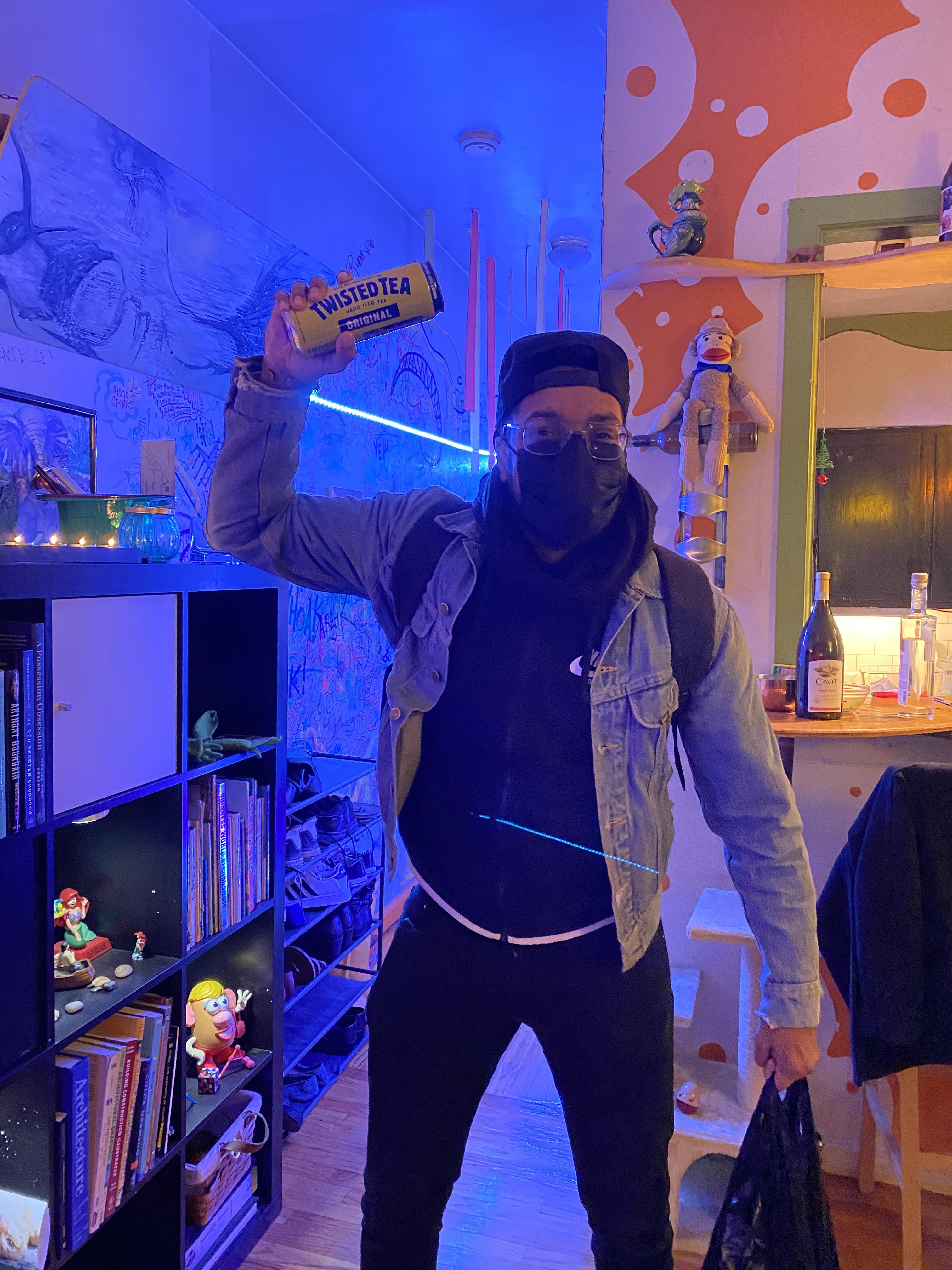 Choose your weapon wisely when walking into battle | Scrolller