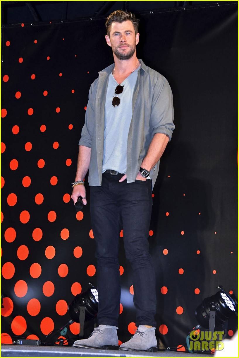 Chris Hemsworth At Tokyo Comic Con | Scrolller