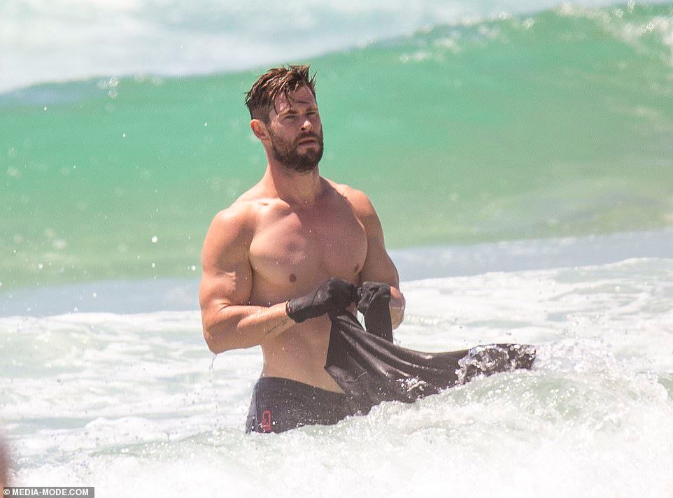 Chris Hemsworth | Scrolller