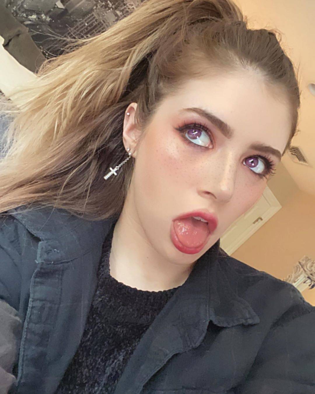 Chrissy Costanza's open mouth makes for a perfect target | Scrolller