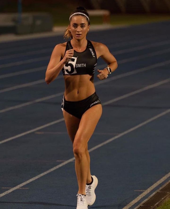 Clara Smith | Scrolller