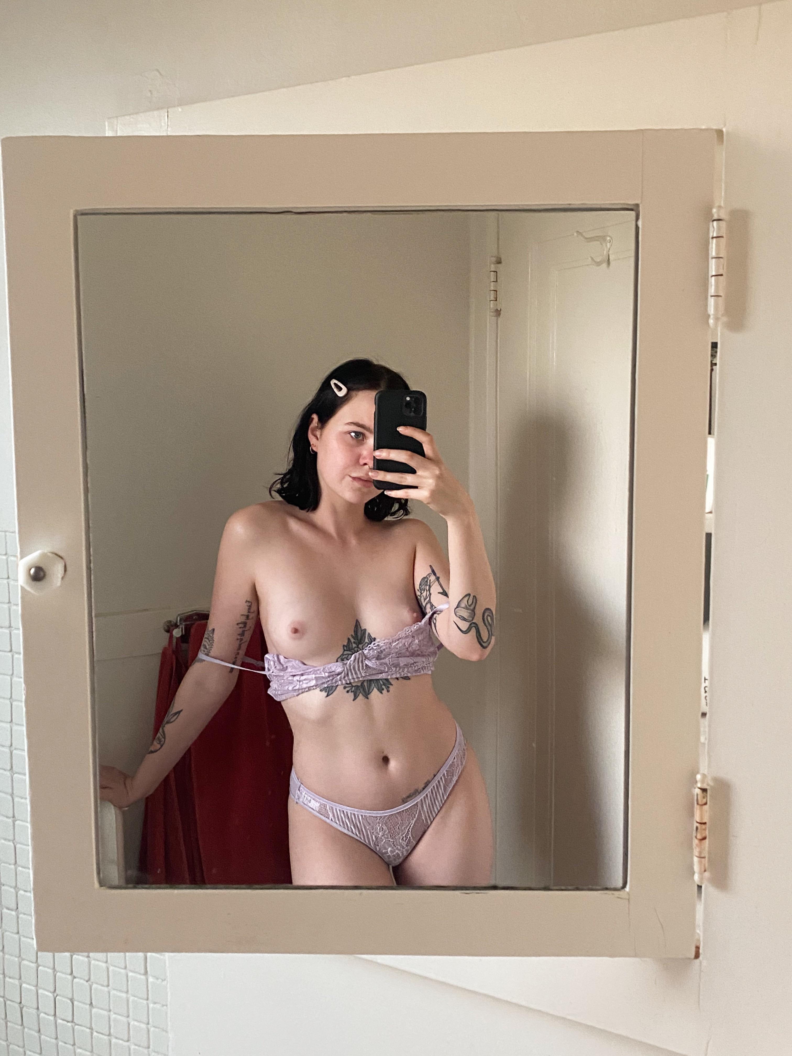 Classic Mirror Selfie Scrolller