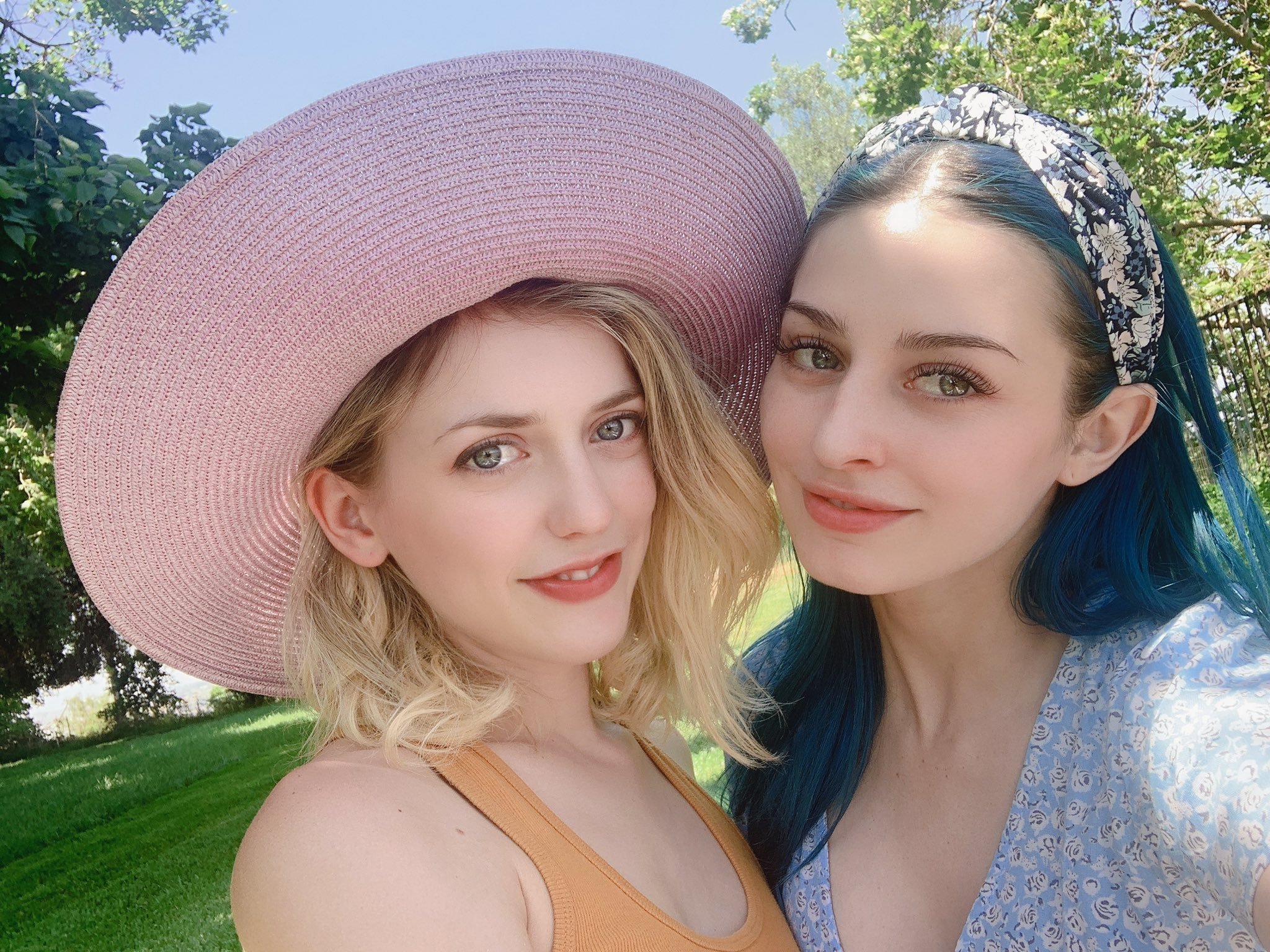 Classy Duo | Scrolller