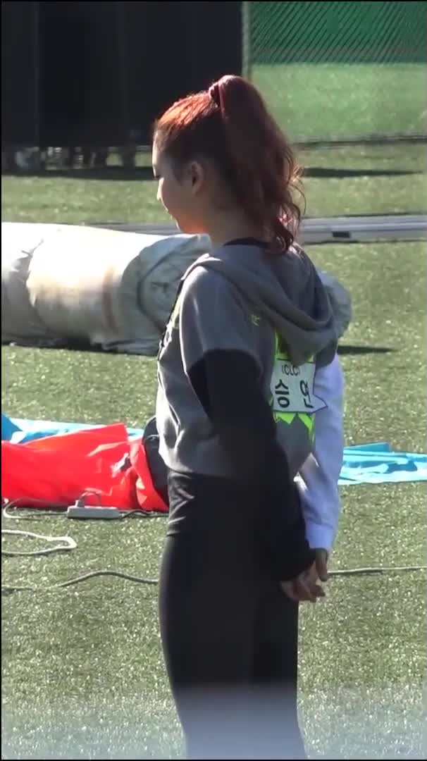 CLC - Seungyeon | Scrolller