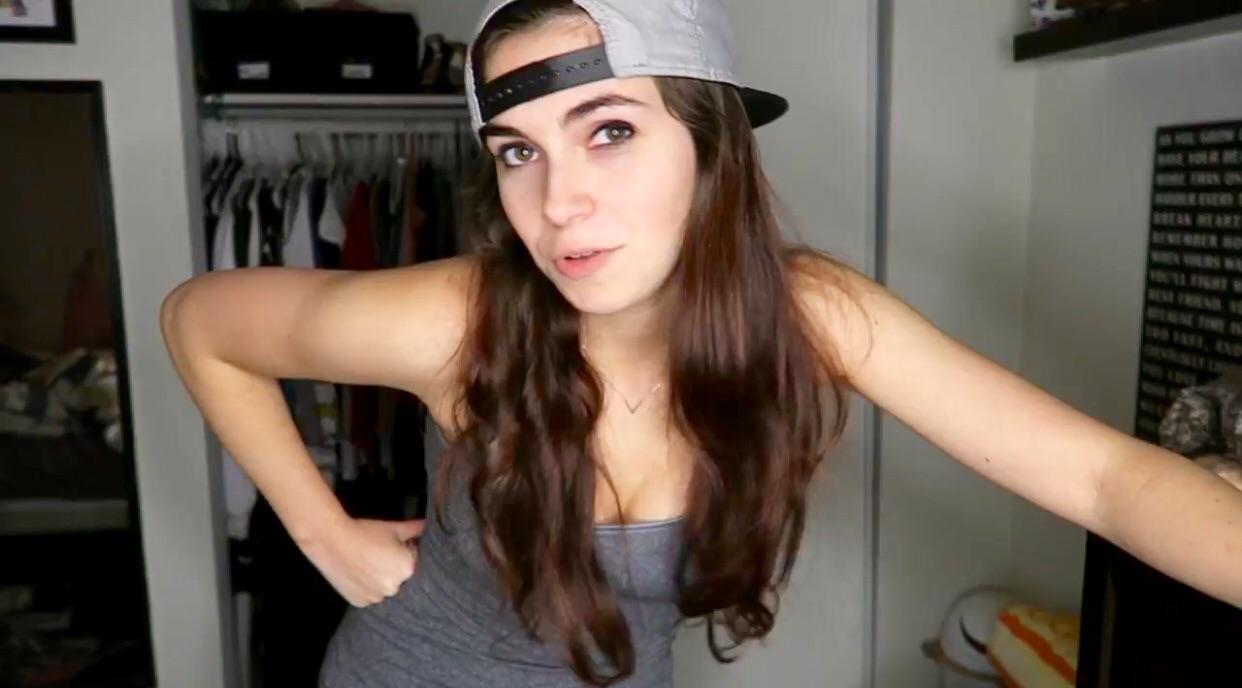 Cleavage #5 | Scrolller