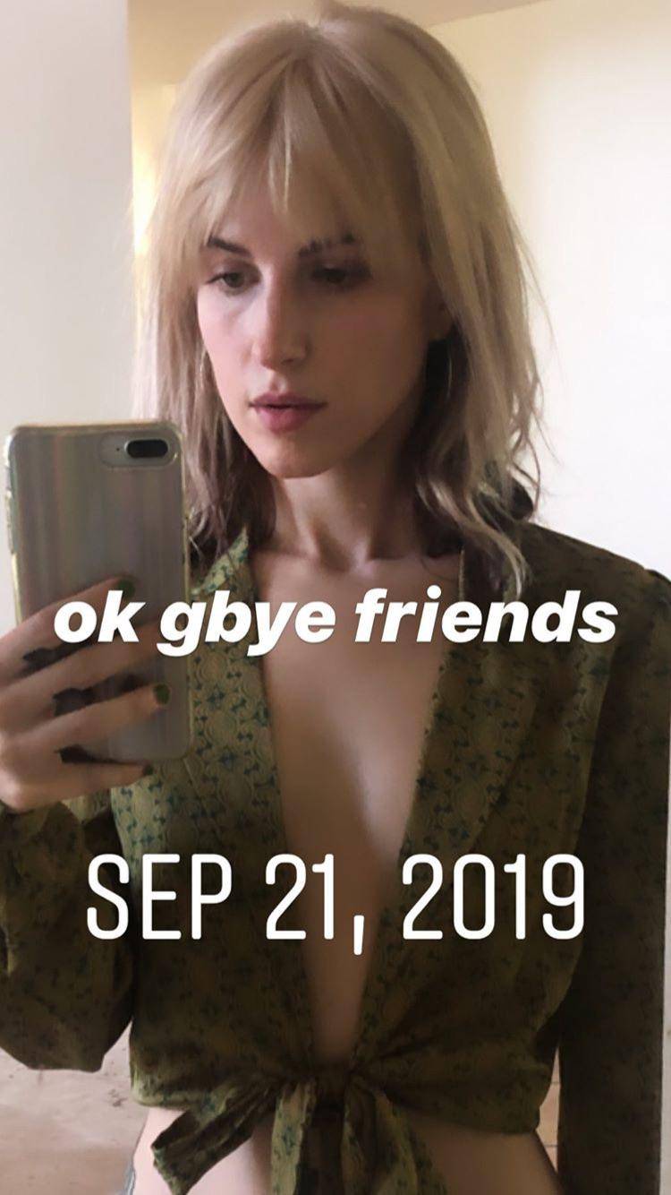 Cleavage alert!!! Time to masturbate, guys... | Scrolller