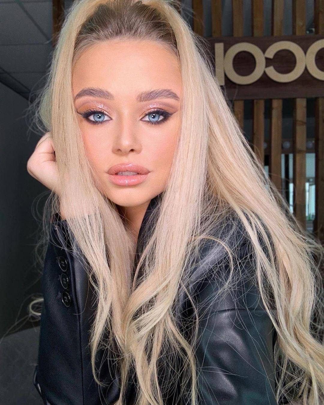 Close Up 2 | Scrolller