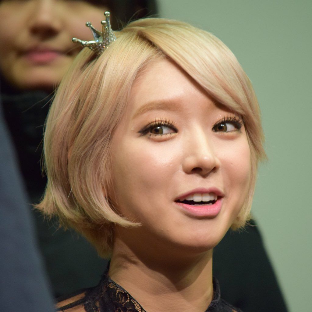 Close up | Scrolller