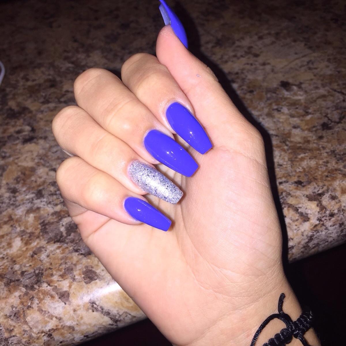 [closeup] Blue and Sparkles | Scrolller