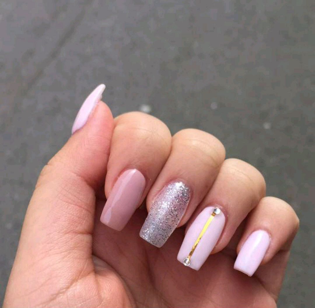 [closeup] friends new nails | Scrolller