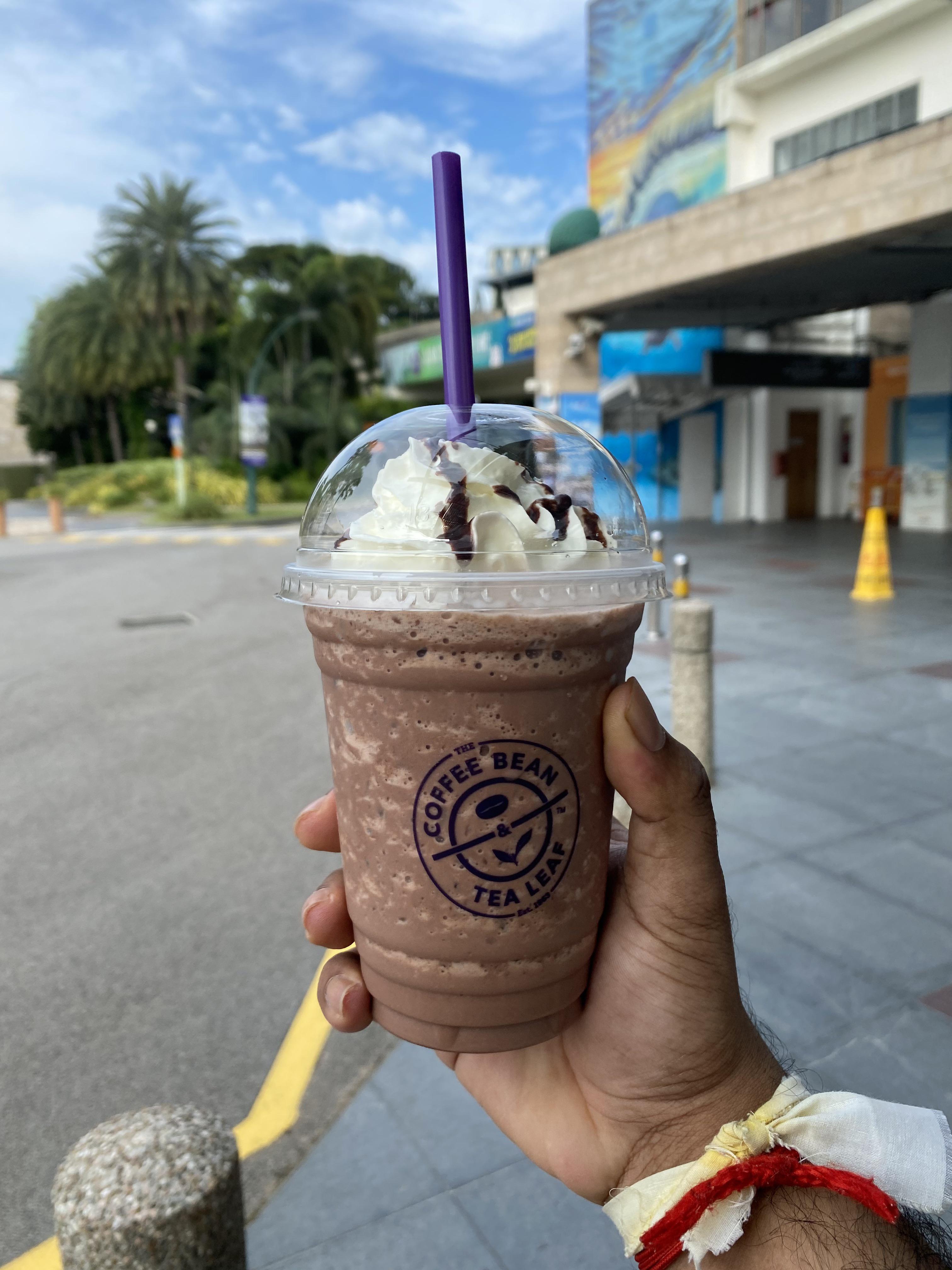 Coffee bean and Tea Leaf’s Chocolate Cookie Crumble ️ | Scrolller