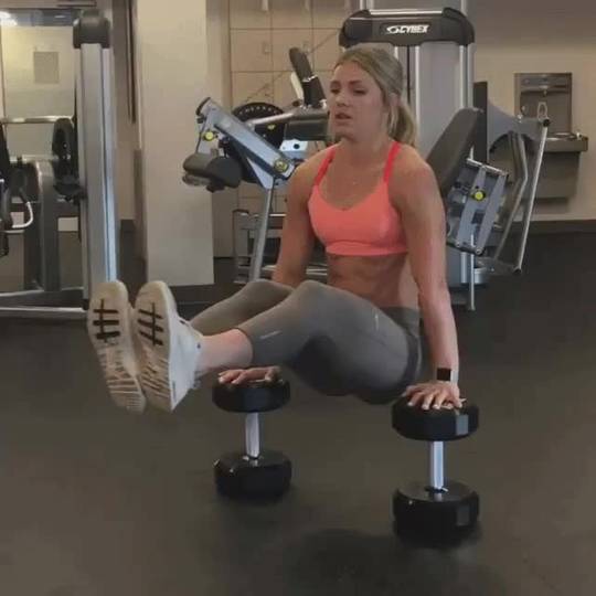 College athlete Claire Thomas works her abs [gif] | Scrolller