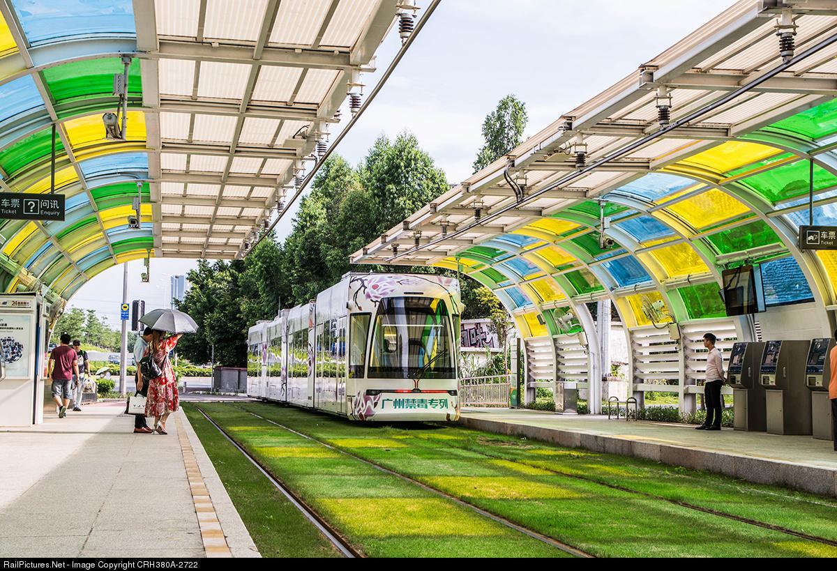 Colorful SR Zhuzhou Tram | Scrolller