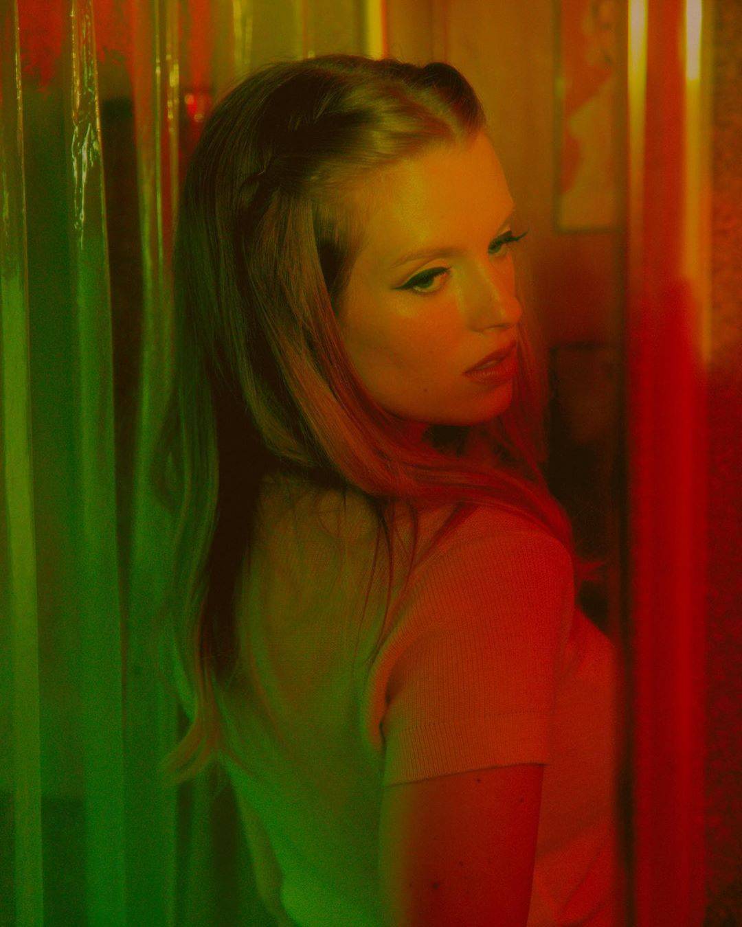 Come closer | Scrolller