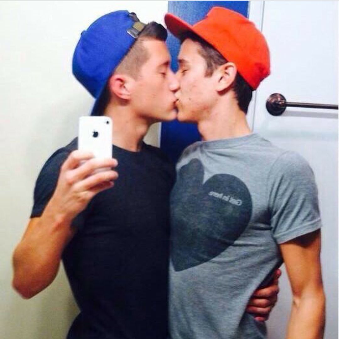 Come closer | Scrolller