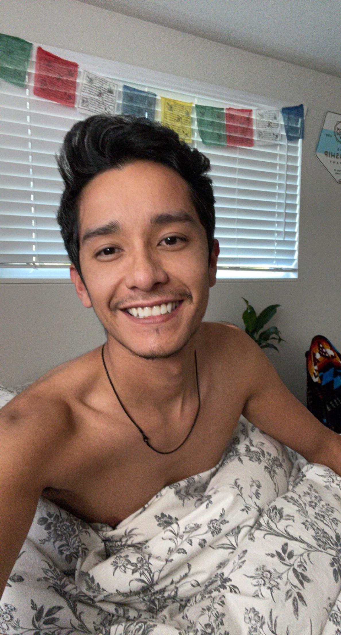 Come cuddle! | Scrolller